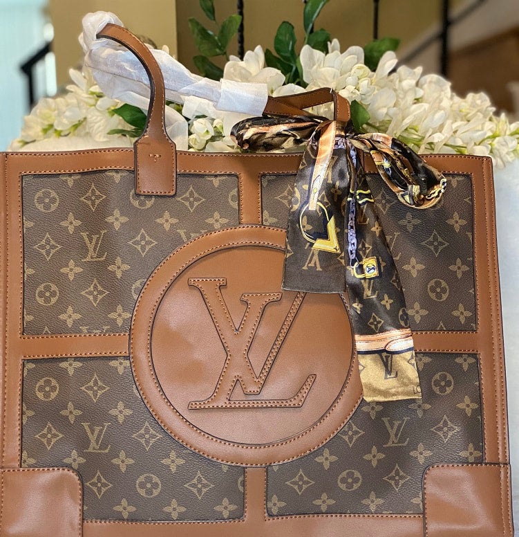 Large louis vuitton tote store